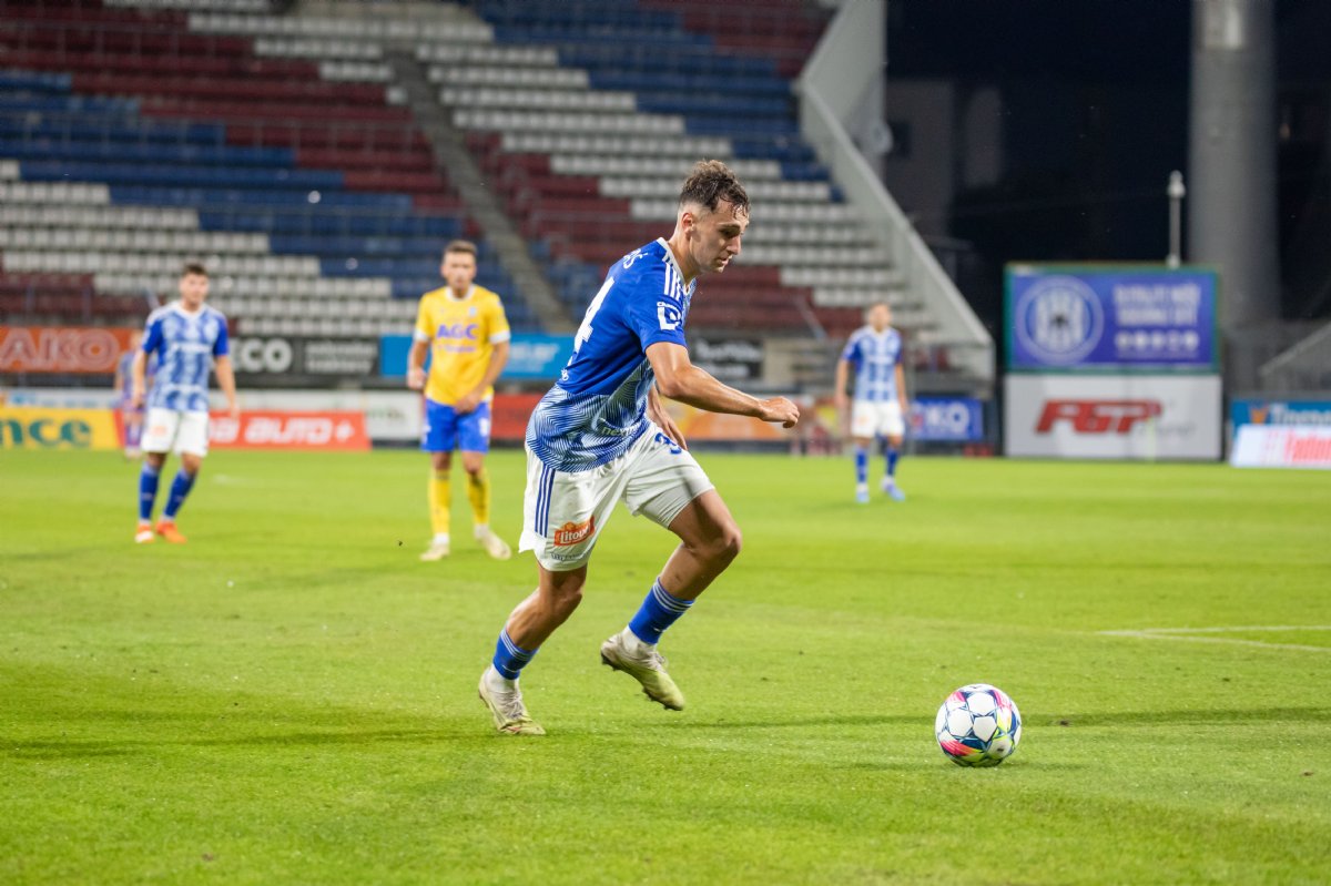 Program týmů: Áčko hraje na Slavii, B-tým hostí Jihlavu. Dorost začíná ...